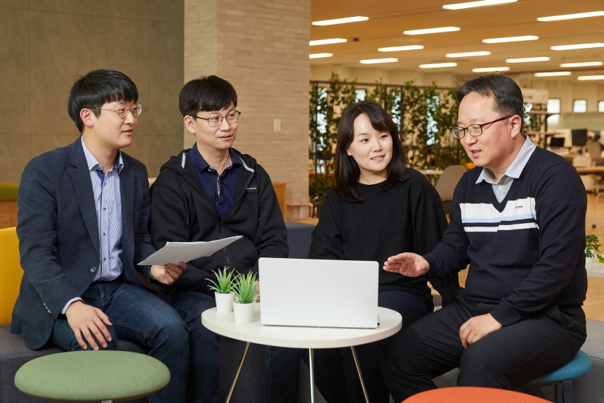 Language Lab, Creating Technology that Interacts with Humans - LG AI ...