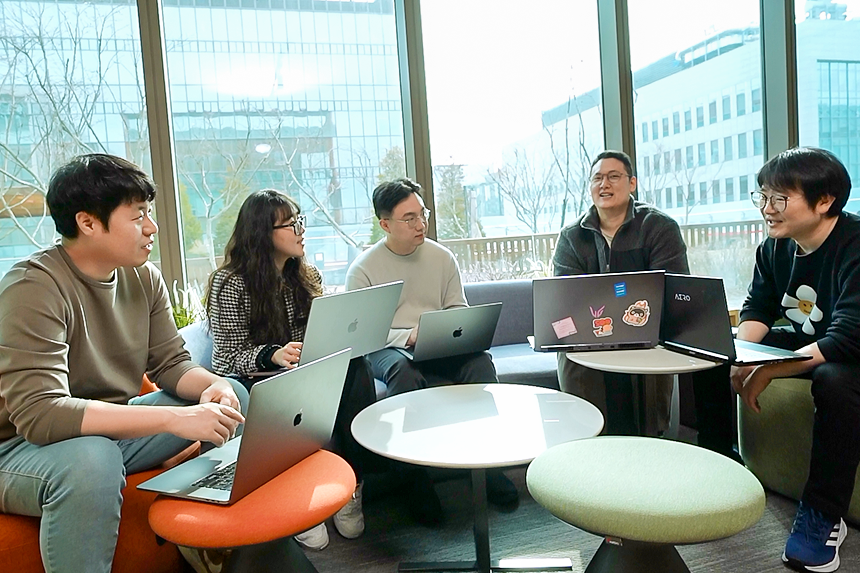 삶을 이롭게 하는 초거대 AI 기술을 꿈꾸다, EXAONE Lab | LG AI